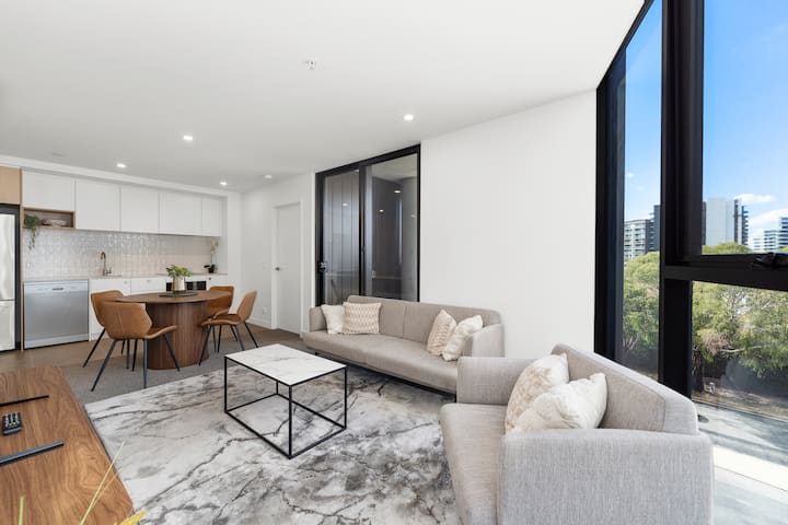 2bed 2bath Woden Haven | Gym, Pool, Suna & Parking - キャンベラ