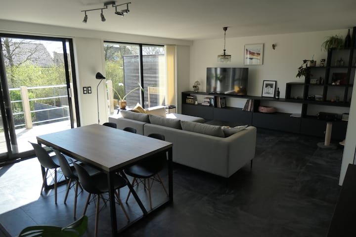 Bel-etage In Rustige Wijk - Kortrijk