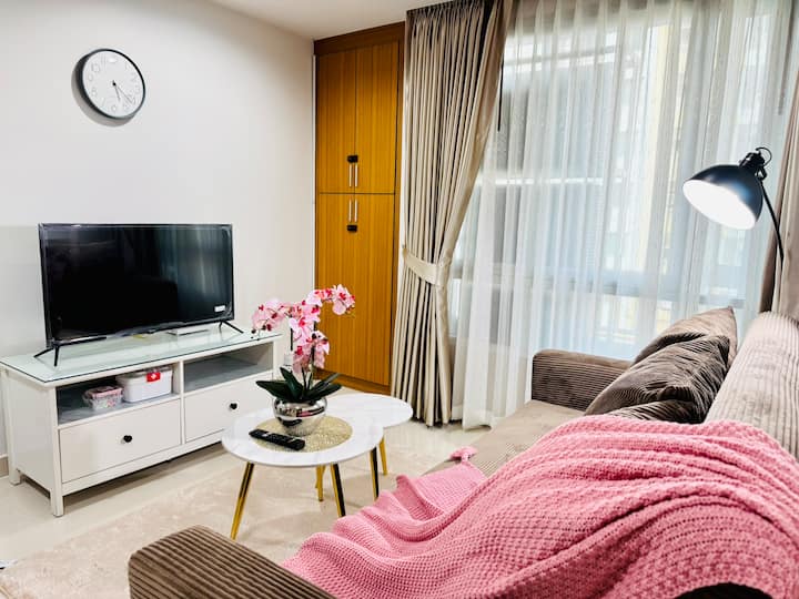 Complete Furnishings Prime Location Mall Bts Pier - Bangkok