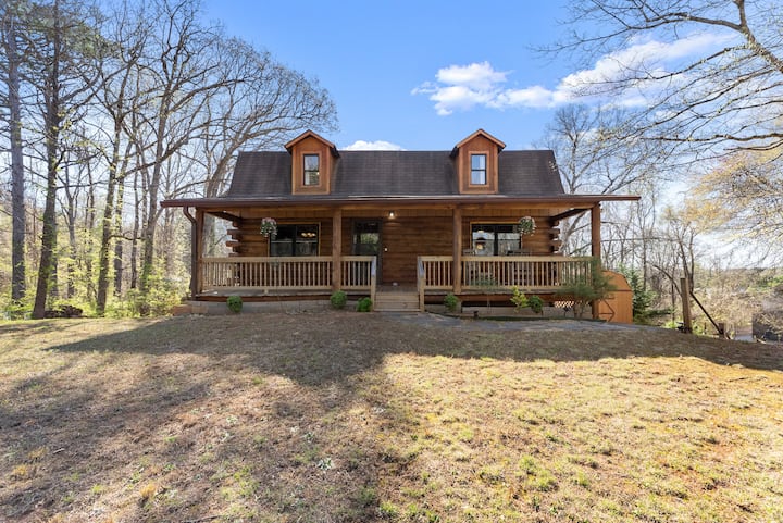 Story Tree Cabin - Gainesville, GA