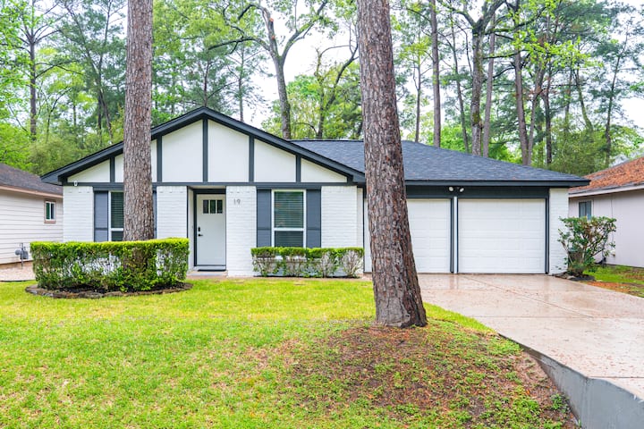 Remodeled Home | Unbeatable Location - The Woodlands, TX