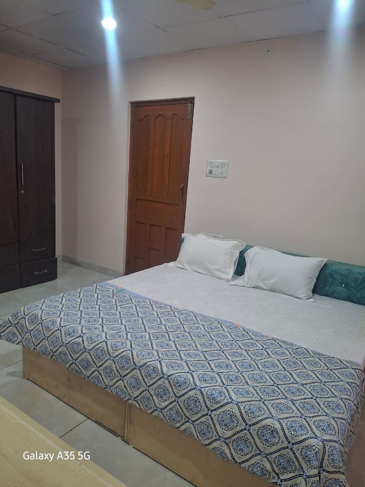 Pratham Home Stay Pvt. Apartment (4 Room & Hall) - Ujjain