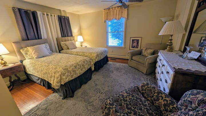 Haven By The Sea – Room 1 | 2 Twin Beds - Ogunquit, ME