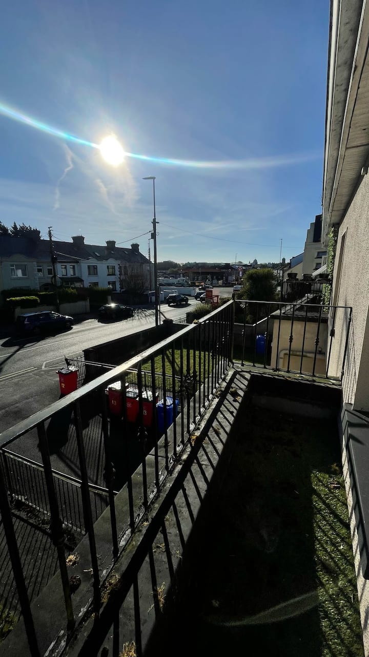 University Lodge - Central 4 Bed Apt |Free Parking - Galway