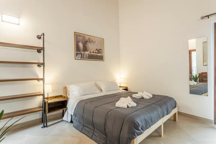 Tripla Elegante Vista Cortile Siciliano In Centro - Agrigento