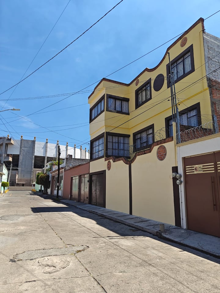 Casa/edificio En La Monumental - Morelia
