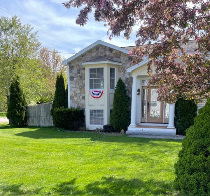 Entire Home In Saco Maine + Gym - Saco, ME