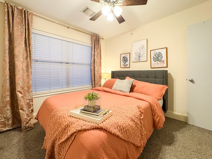 Townhome Near Nrg & Medical Ctr! Sleeps 6! Garage! - Houston, TX