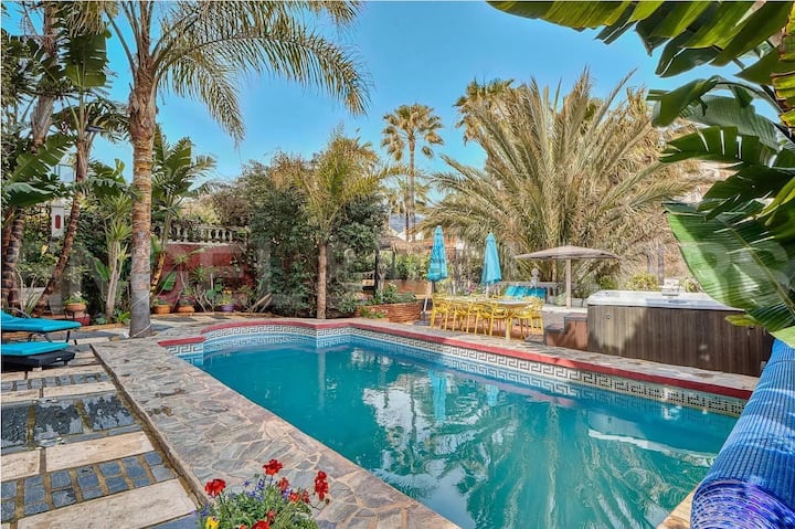 5* Majestic Villa, Beach 100m, Heated Pool Jacuzzi - Benalmádena