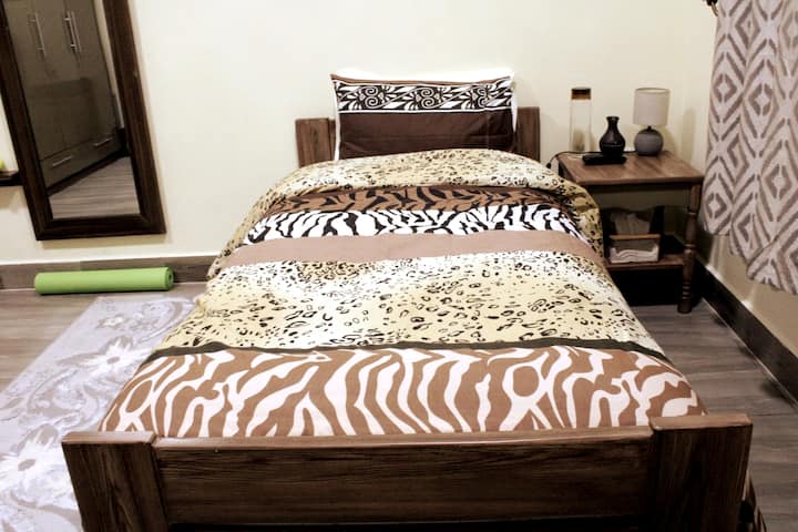 The Golden Glades Serenity Room - Dar es Salam