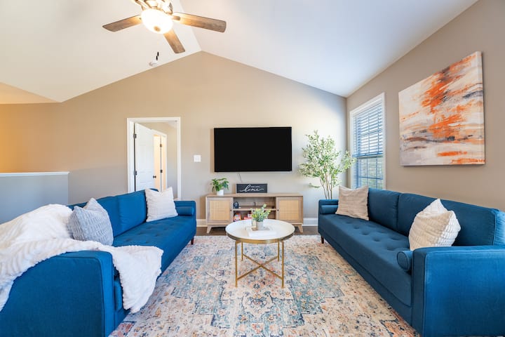 Brand New Memory Hill Beauty! Upstairs Only - Knoxville, TN