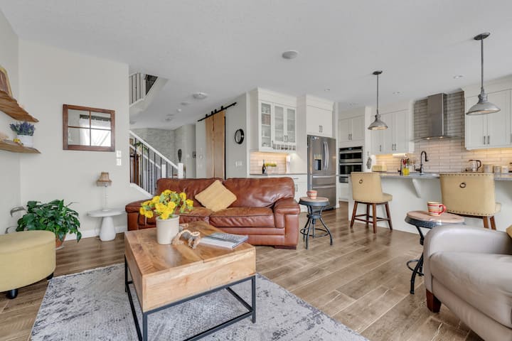 Ac | River>few Steps | Bbq | Wet Bar | Movie Room! - Cochrane
