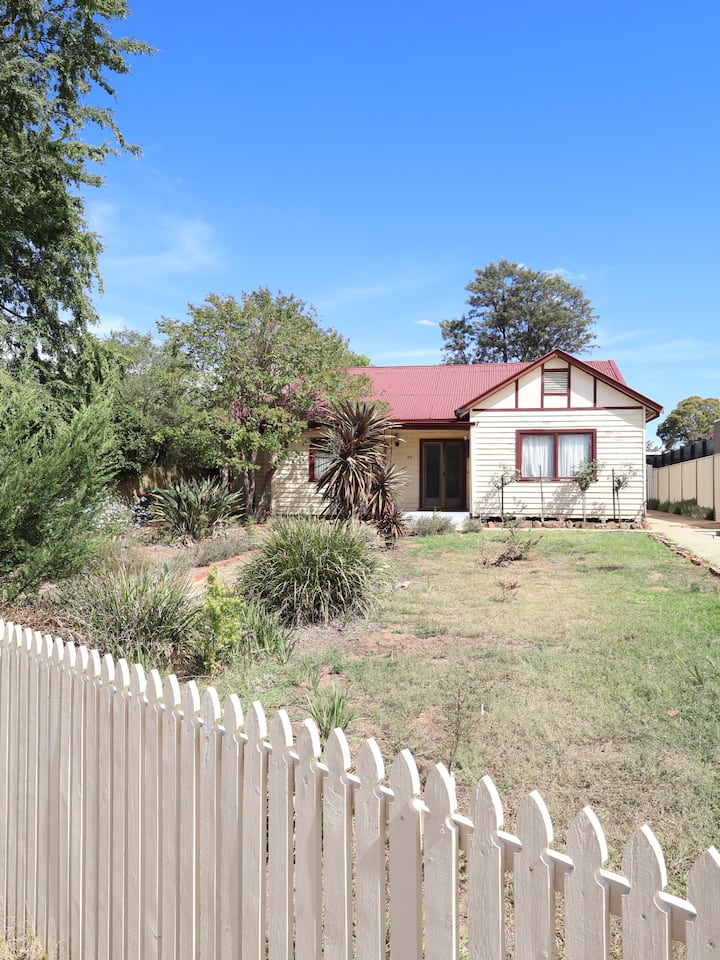 Charming Old House In Wodonga - Wodonga