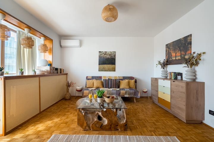Vintage 1br Apartment | Palace Hall - Bucharest