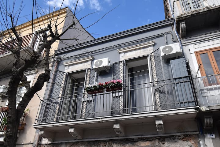 La Corte Fiorita: Intera Casa Nel Centro Storico - Catania