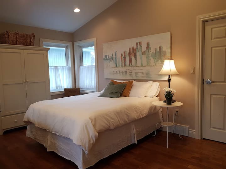 Executive Suite/ Bachelor Apartment - Goderich