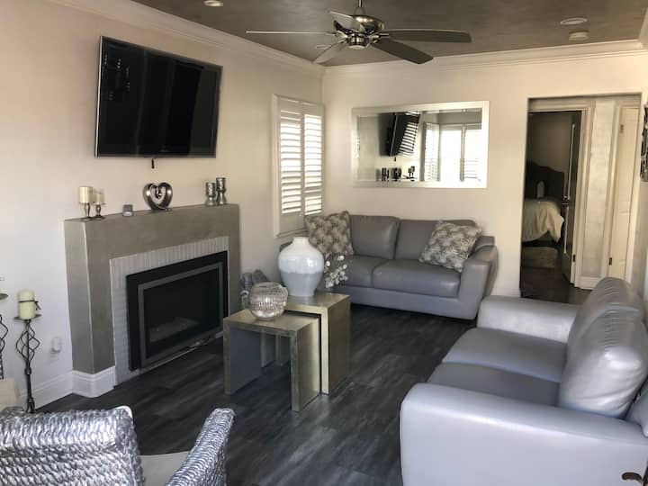 Beach & Bay Lifestyle $4200 A Month - Newport Beach, CA