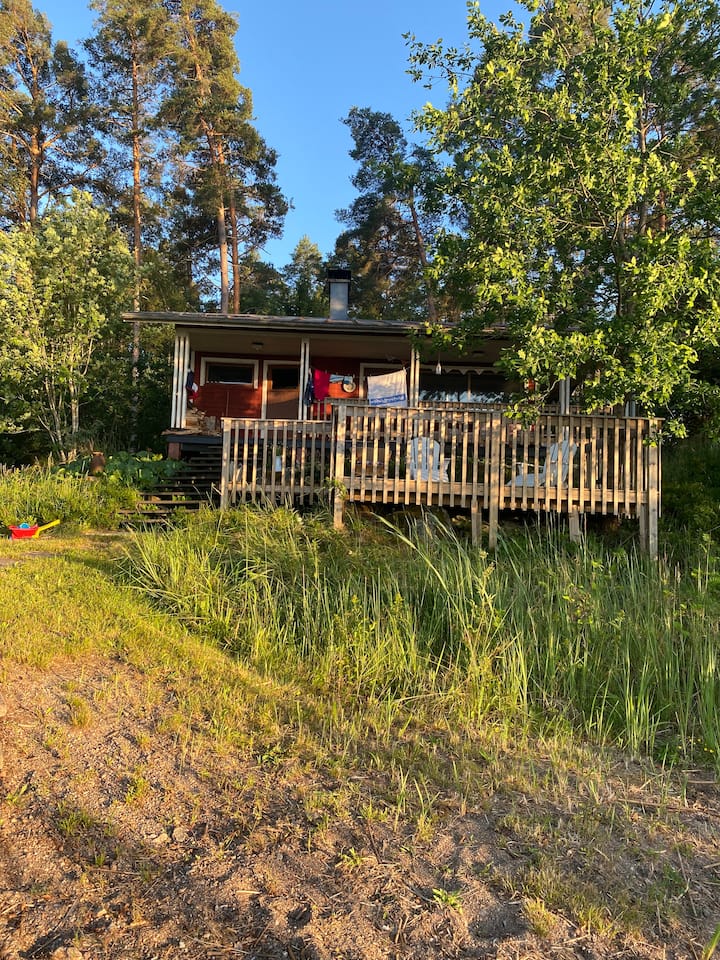 Perinteinen Järvenrantamökki - Vehmaa