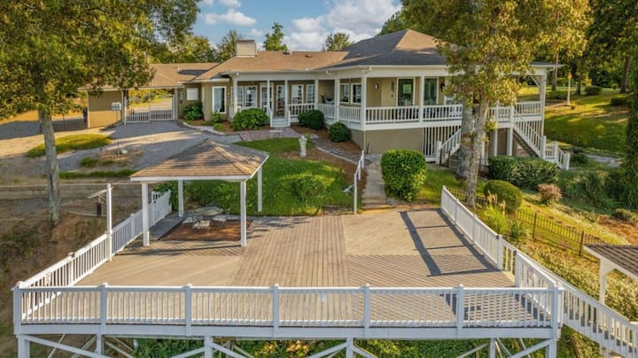 All Decked Out On Lake Jordan - Alabama