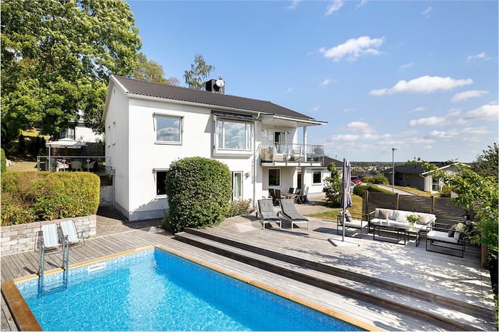 Magisk Villa Med Pool Och Utsikt - Sigtuna