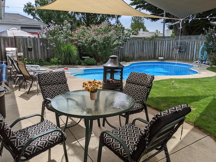 Bright Bungalow Steps From Lake - St. Catharines