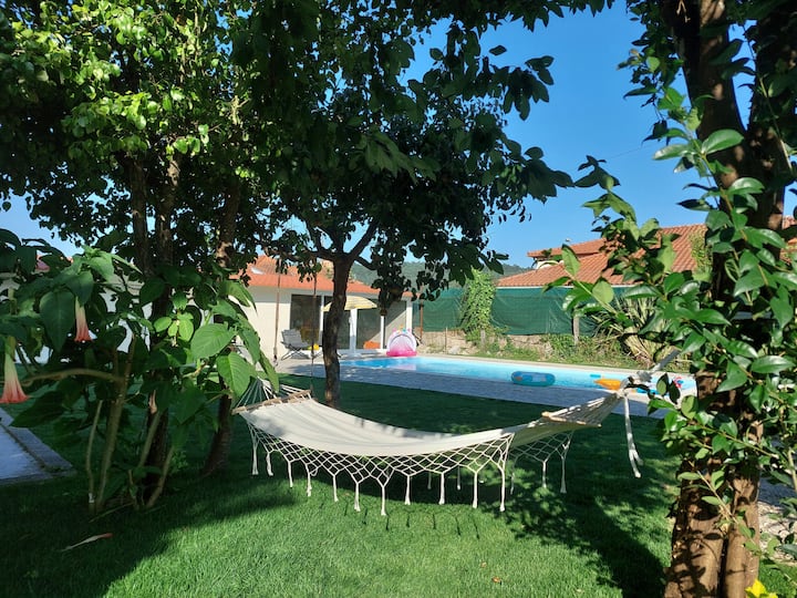 Maison Familiale Avec Piscine - Fafe