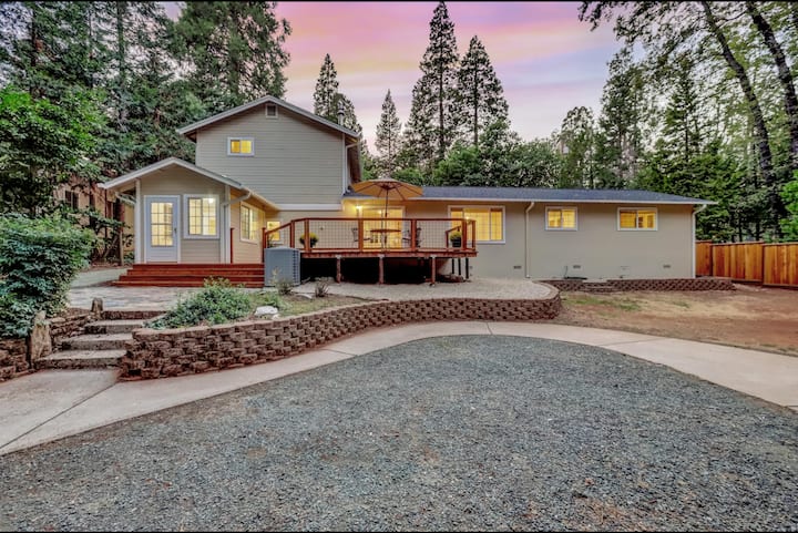 Modern Mountain Family Retreat - Grass Valley, CA