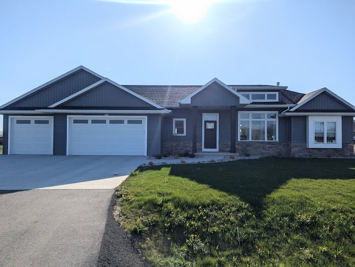 Eaa Rental Home - 5 Bed/3.5 Bath - Oshkosh, WI
