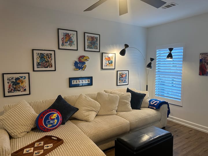 In The Heart Of Lawrence! - Lawrence, KS