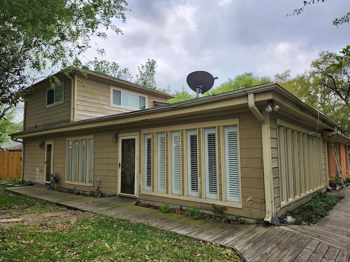 Unit Of 2 Bedrooms In The House - Houston, TX