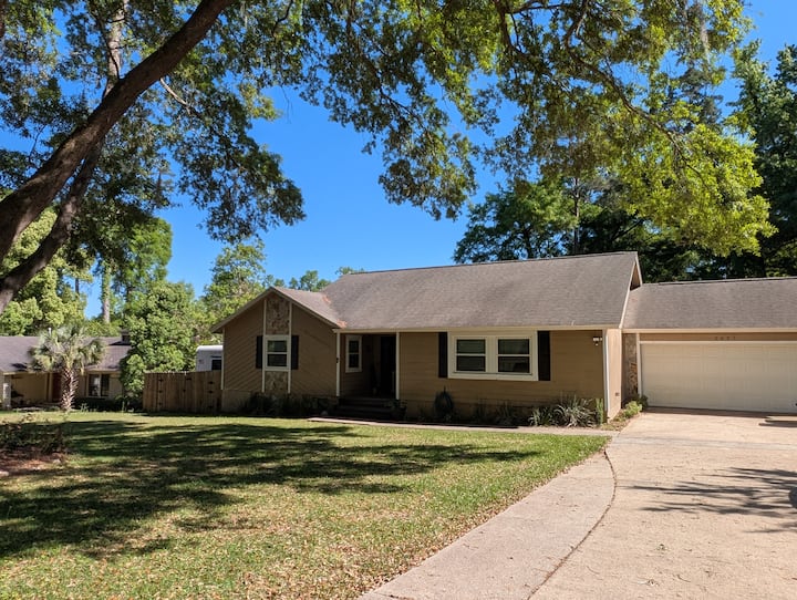 Clean, Comfy, And Close To Fsu - Tallahassee, FL