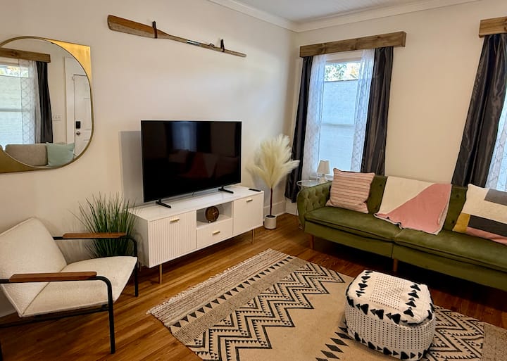 The Coral Casita - Hot Tub - 3bdrm W/ King Primary - Pensacola, FL