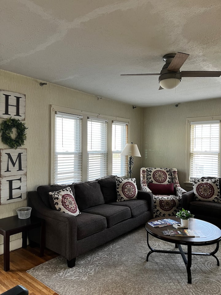 The Mint Cottage Retreat - Wichita, KS