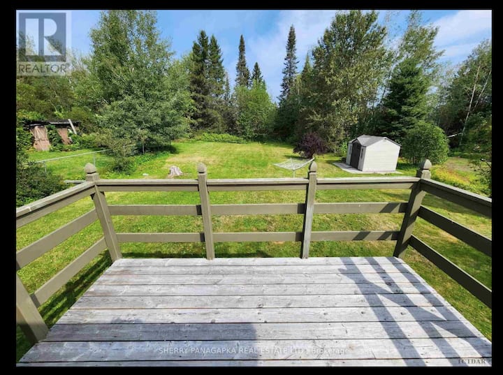 Entire Home In Kirkland Lake - Huge Yard, King Bed - Town Of Kirkland Lake