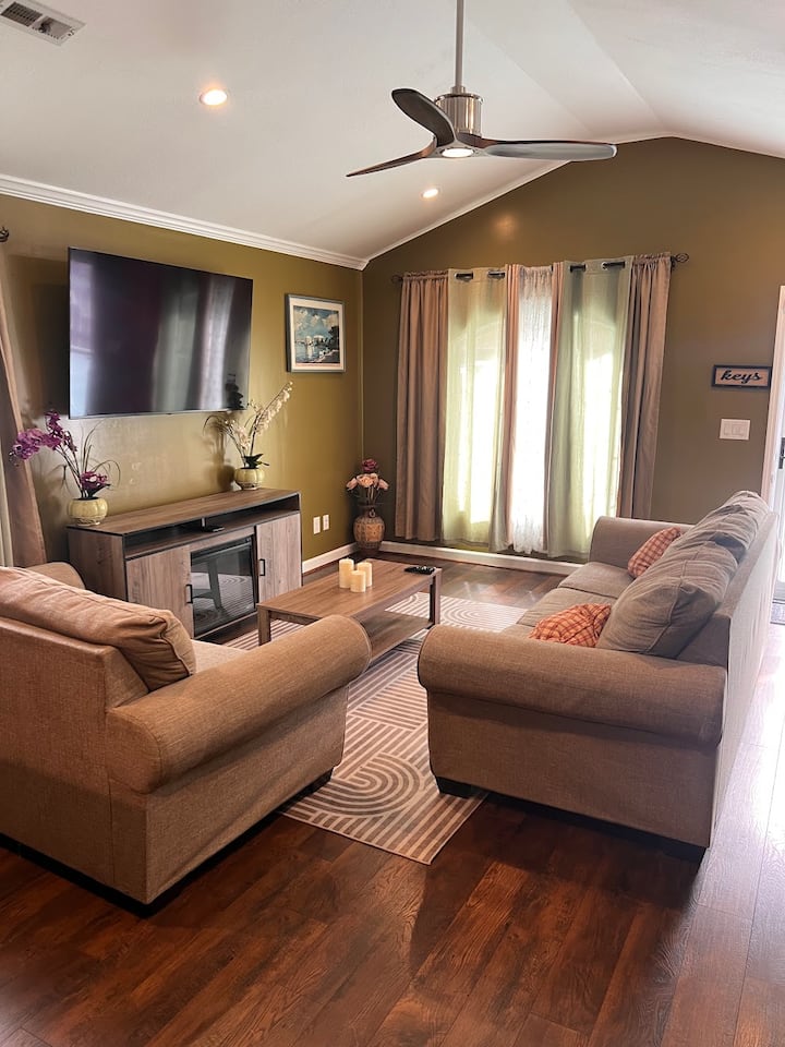 The Charming Home Away - Winston-Salem, NC