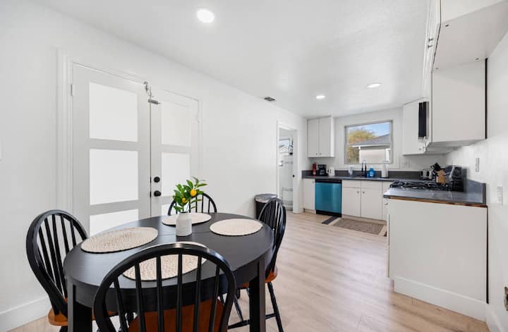 Sleek 2br/1ba Urban Zen In Sac - Sacramento, CA