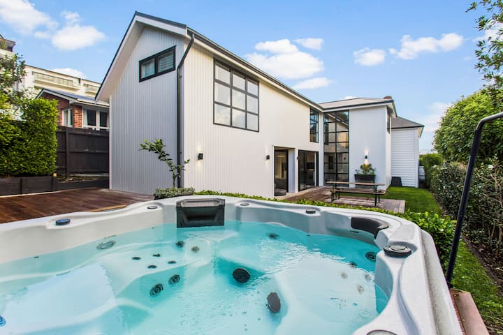 Spectacular 4br 3ba Hottub Short Walk To Edenpark - Auckland