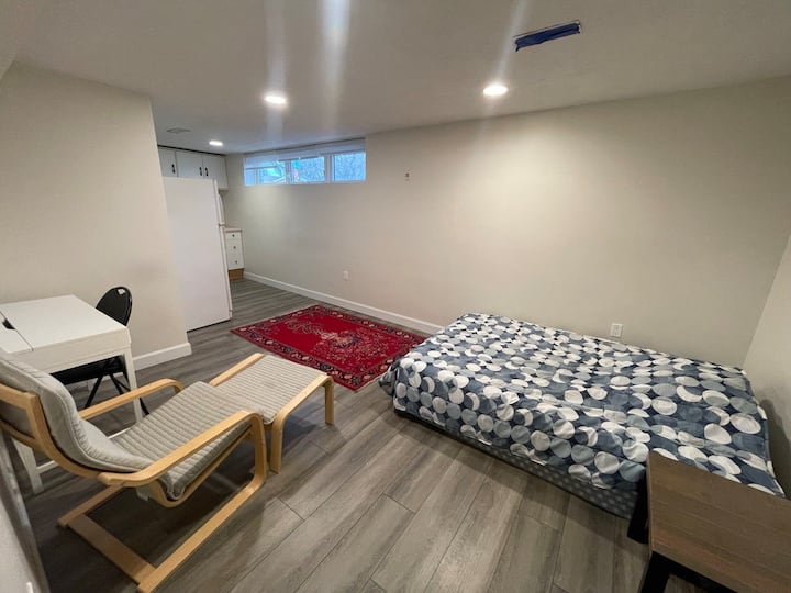 Charming & Cozy Bachelor Unit! - Markham