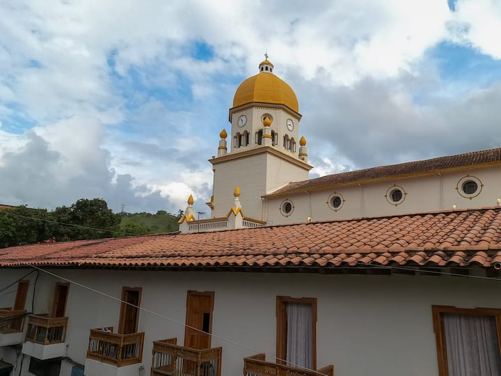 Central Y Enorme Casa Ideal Para Grupos Y Eventos - San Rafael, Colombia