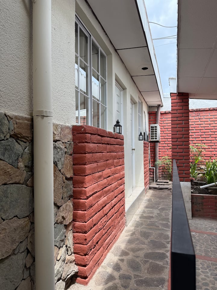 The Guest Little House- 4 People, A/c, Tv, Minibar - San Salvador (El Salvador)