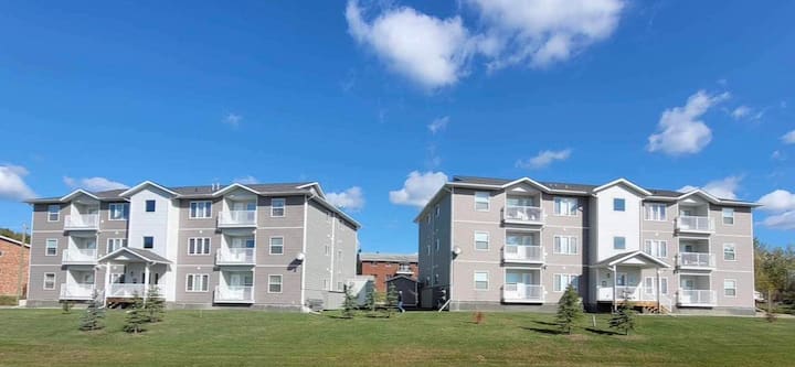 Luxury Stay | Fox Creek’s Newest - Fox Creek