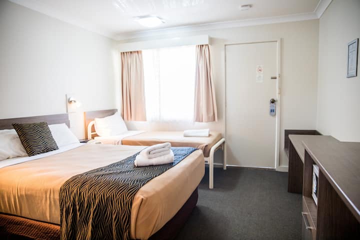 Standard Twin Room - Goulburn