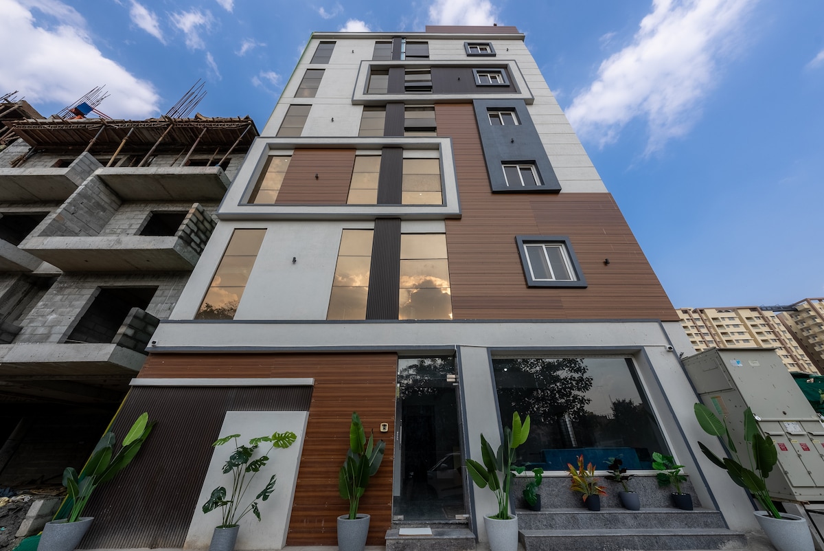 HW 17th Main Couple Friendly Room In HSR-4 - Hotels for Rent in ...