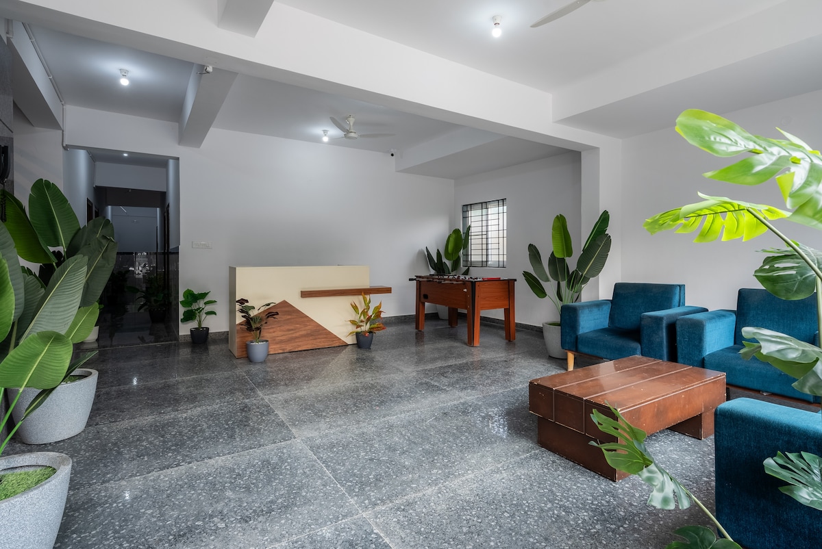 HW 17th Main Couple Friendly Room In HSR-4 - Hotels for Rent in ...