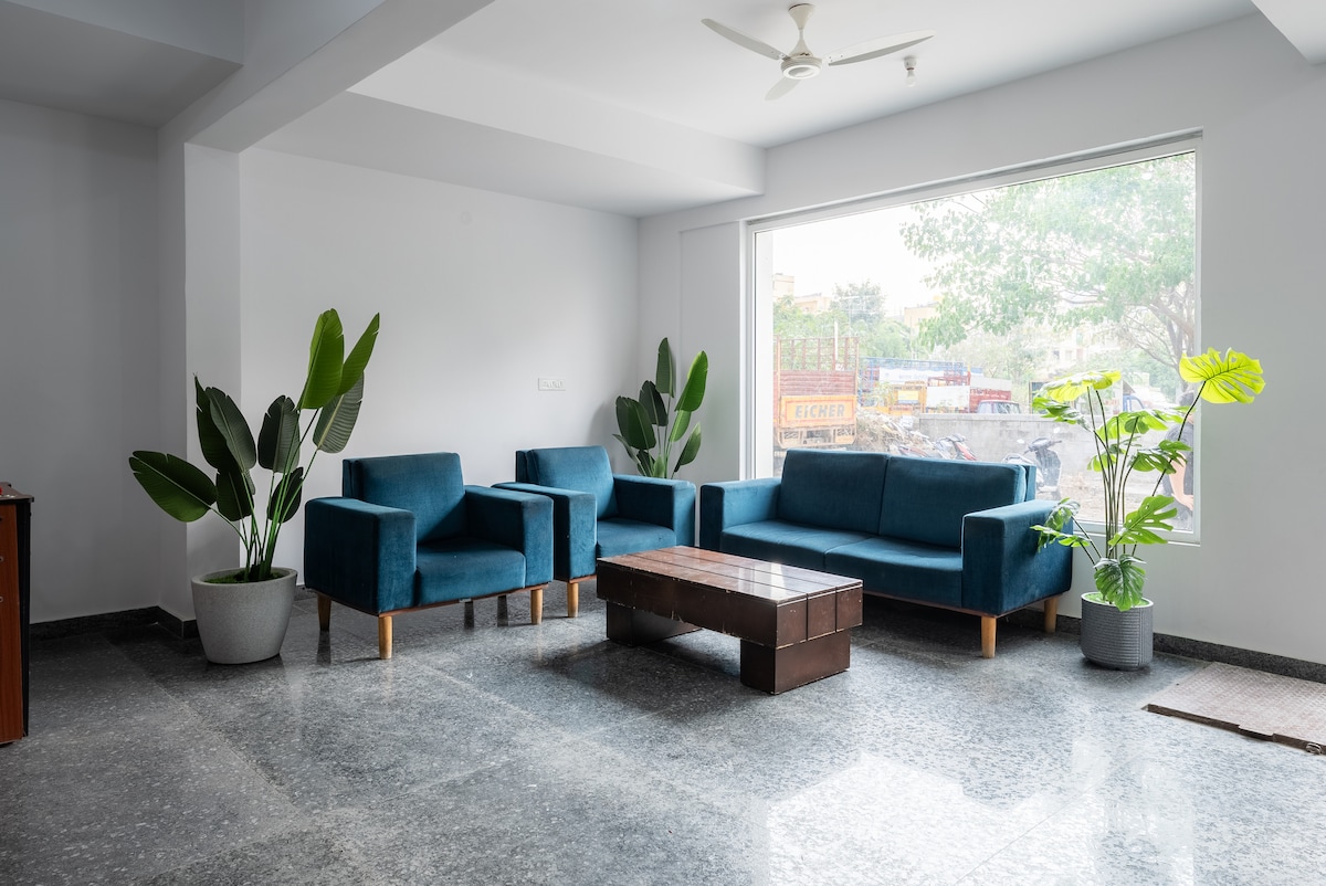 HW 17th Main Couple Friendly Room In HSR-4 - Hotels for Rent in ...