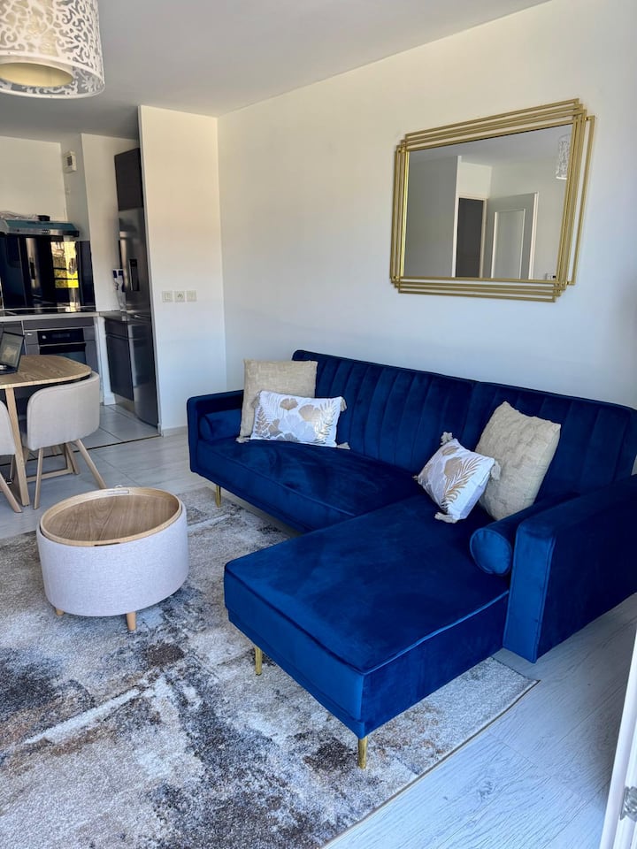 Appartement Meublé De 57m² - Cergy