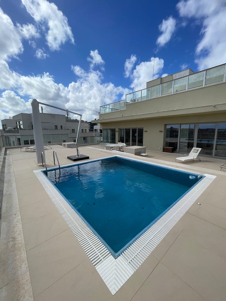 Luksusowy Penthouse Z Basenem - Malta