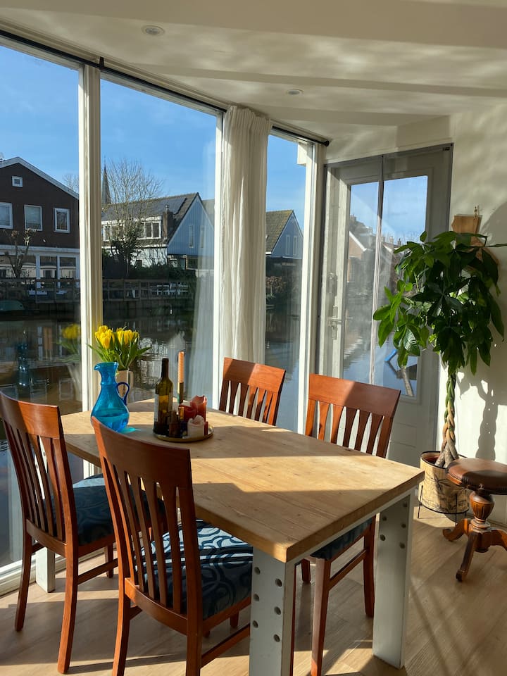 Idyllische Woonboot In Amsterdam - Ámsterdam