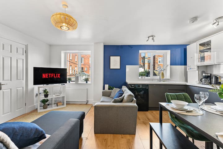 The Modern Gems Of Central Canterbury - Sleeps 14 - Kent