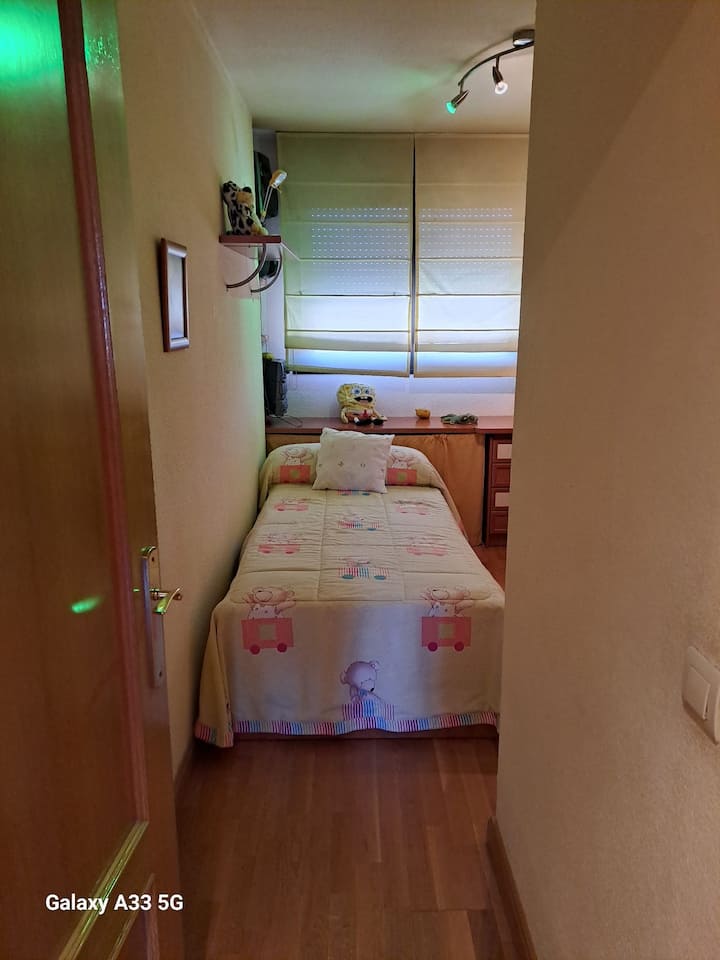 Habitación En Urbanización - Madrid